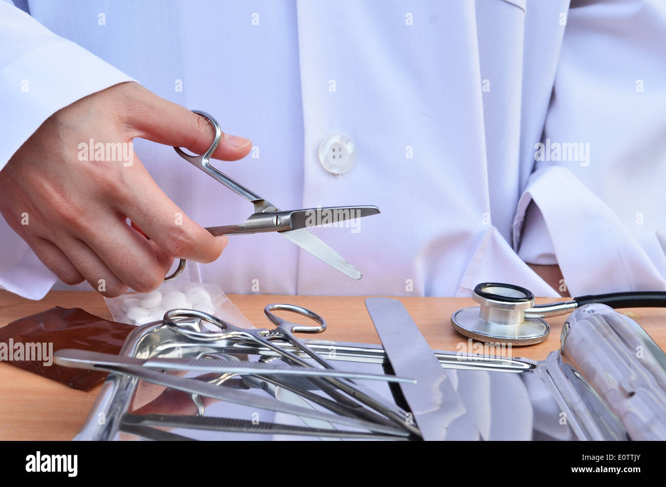 Surgical incision bleeding hi-res stock photography and images - Alamy