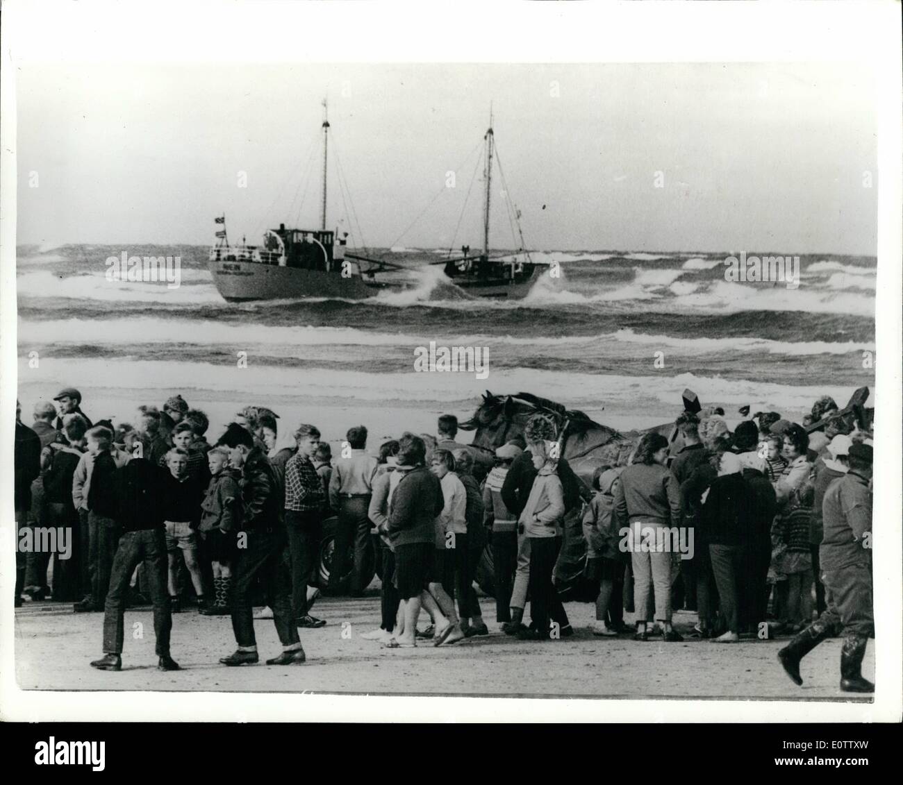 Lifeboat crew 1960 hi-res stock photography and images - Alamy