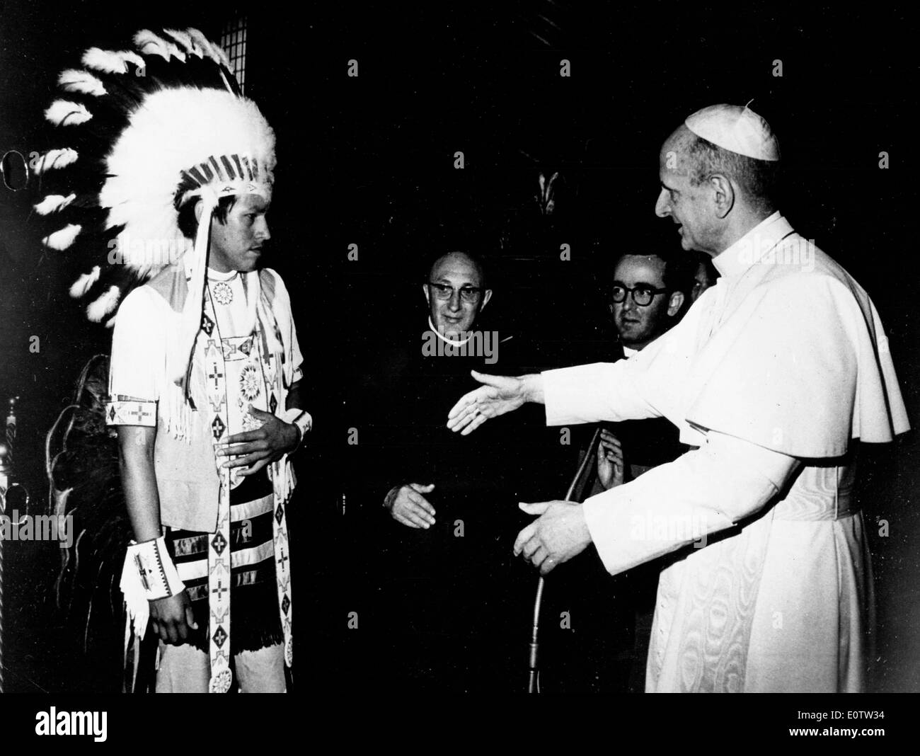 Pope headress hi-res stock photography and images - Alamy