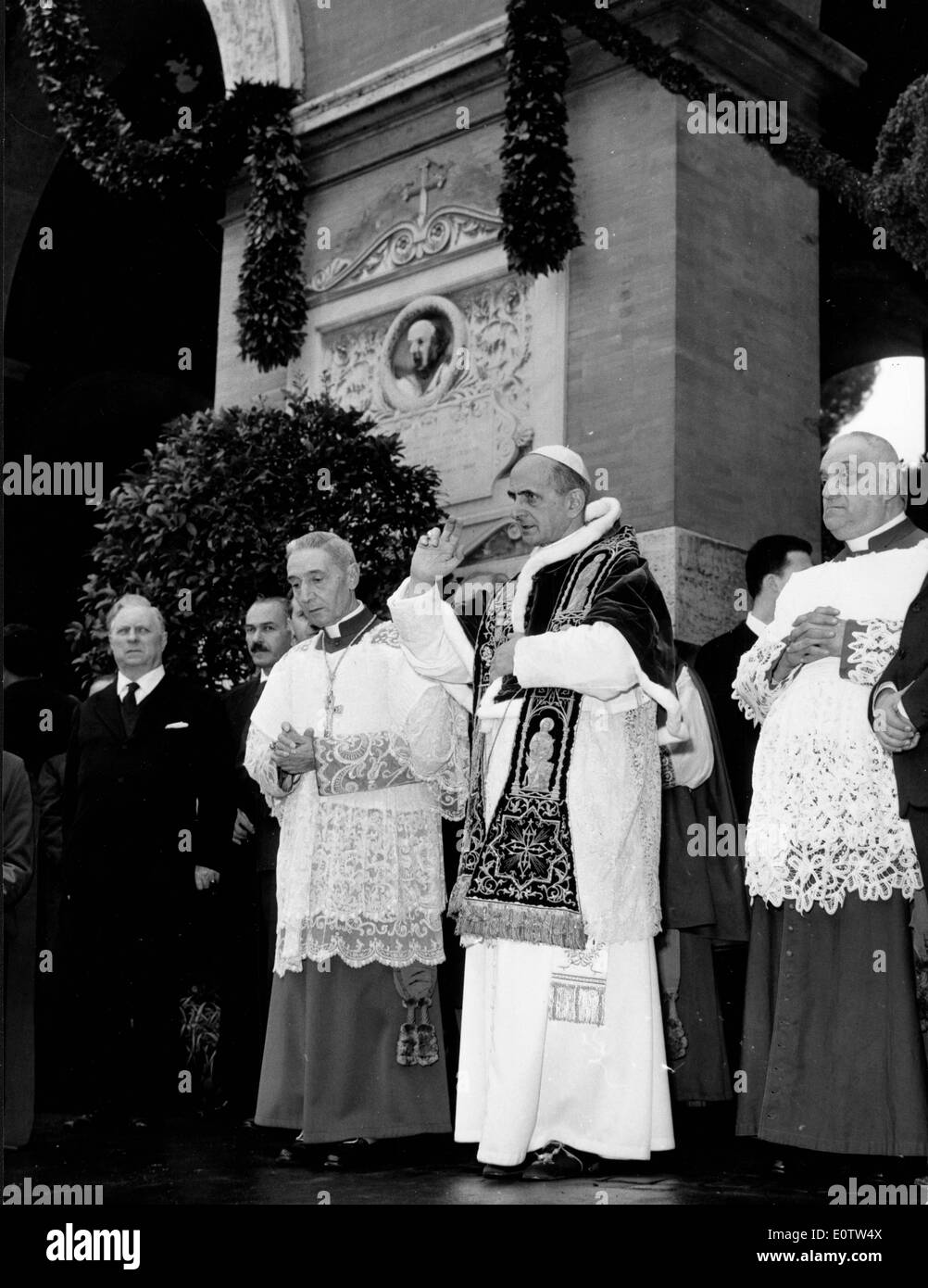 Pope ceremony Black and White Stock Photos & Images - Alamy