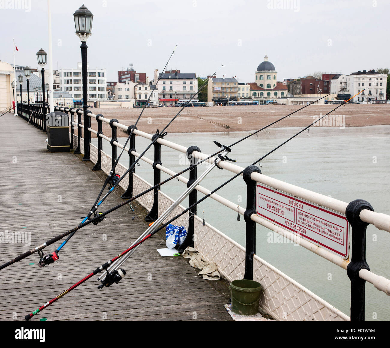 Uk fishing worthing hi-res stock photography and images - Alamy