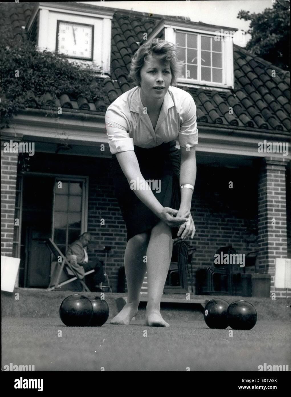 Mary gets down to it on bowling green hi-res stock photography and ...