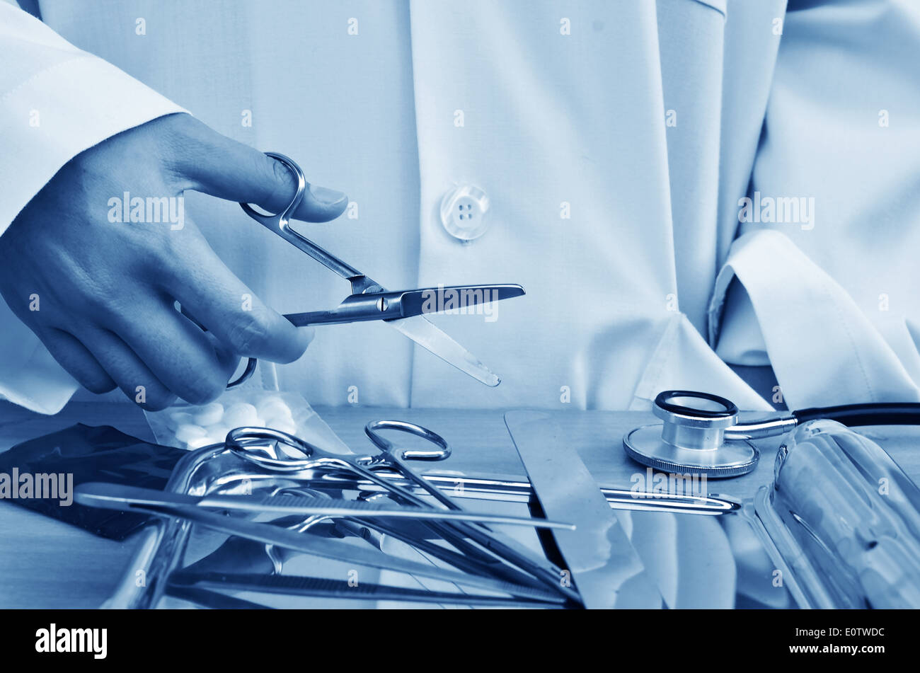 Surgical incision bleeding hi-res stock photography and images - Alamy