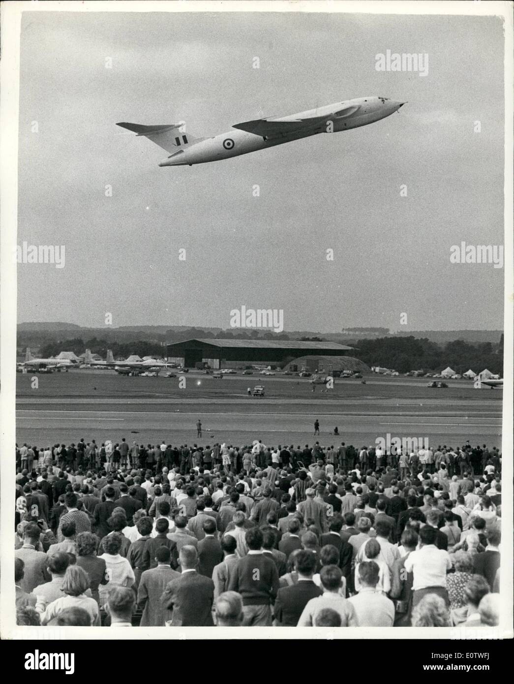 Farnborough air show 1960 hi-res stock photography and images - Alamy