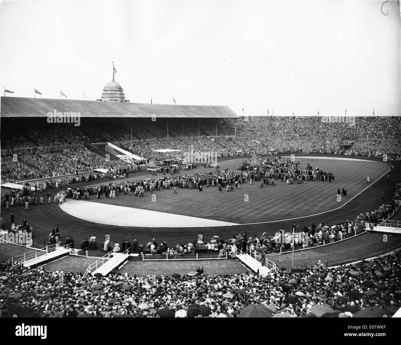 Reverend Billy Graham speaks at Wembley Stadium Stock Photo - Alamy