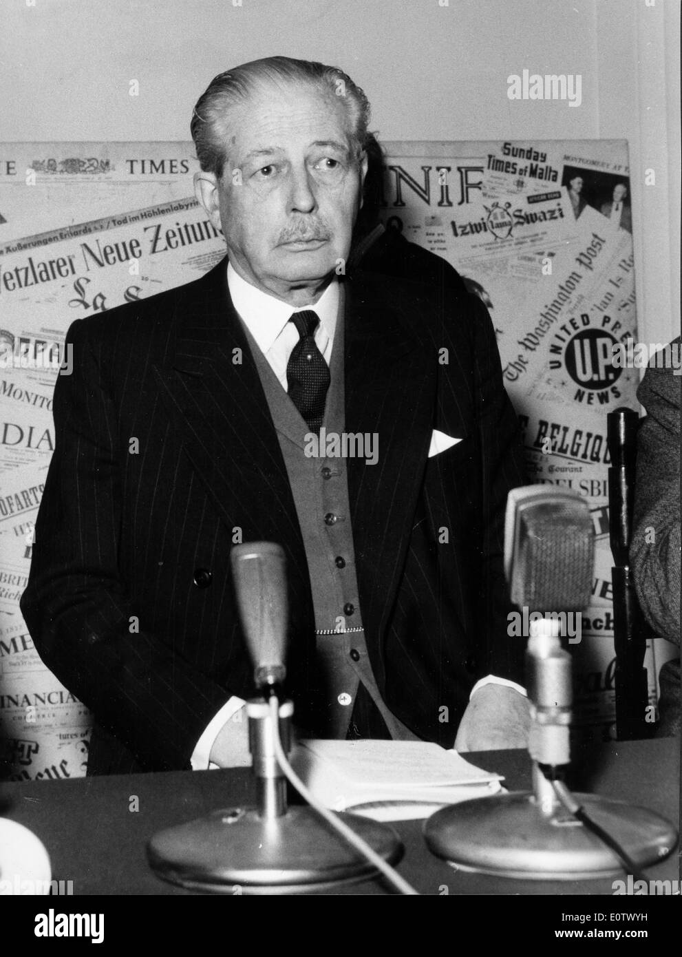 Prime Minister Harold Macmillan at press conference Stock Photo - Alamy