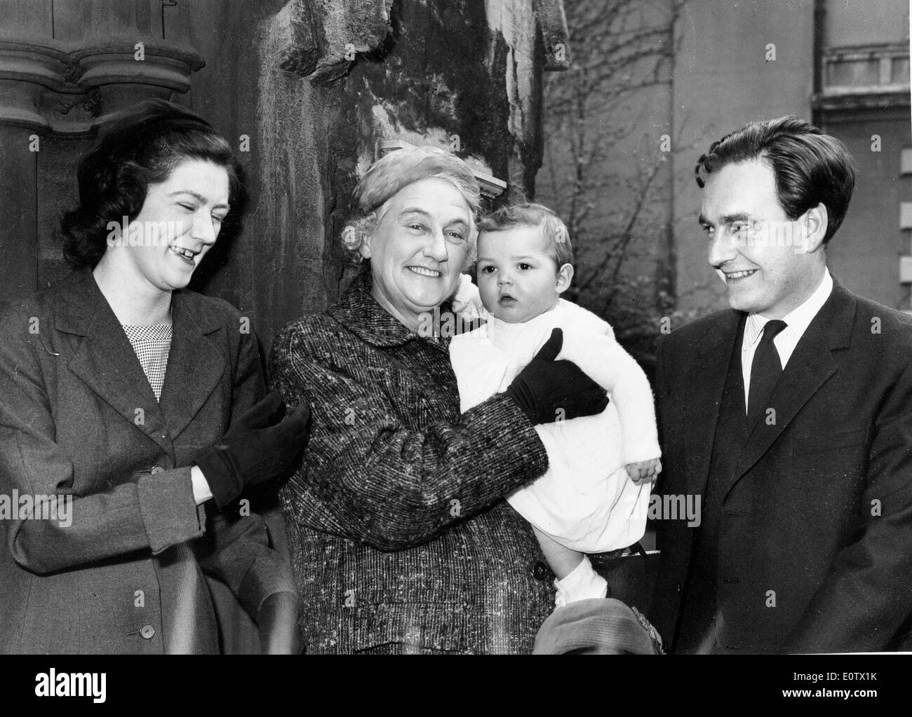 Lady dorothy evelyn macmillan hi-res stock photography and images - Alamy Lady dorothy evelyn macmillan hi-res stock photography and images - Alamy