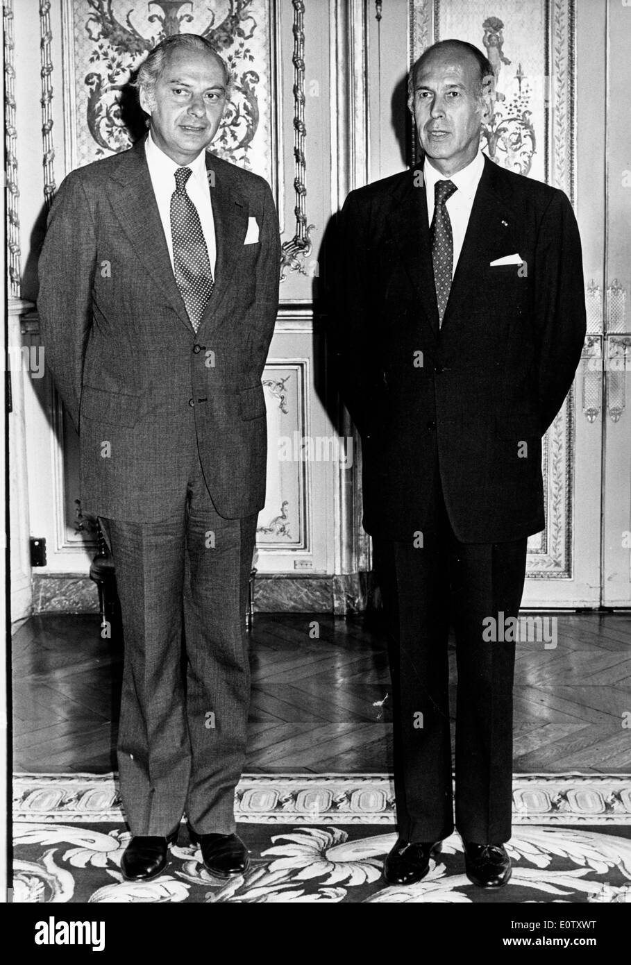 Arthur Hartman standing with another politician Stock Photo - Alamy