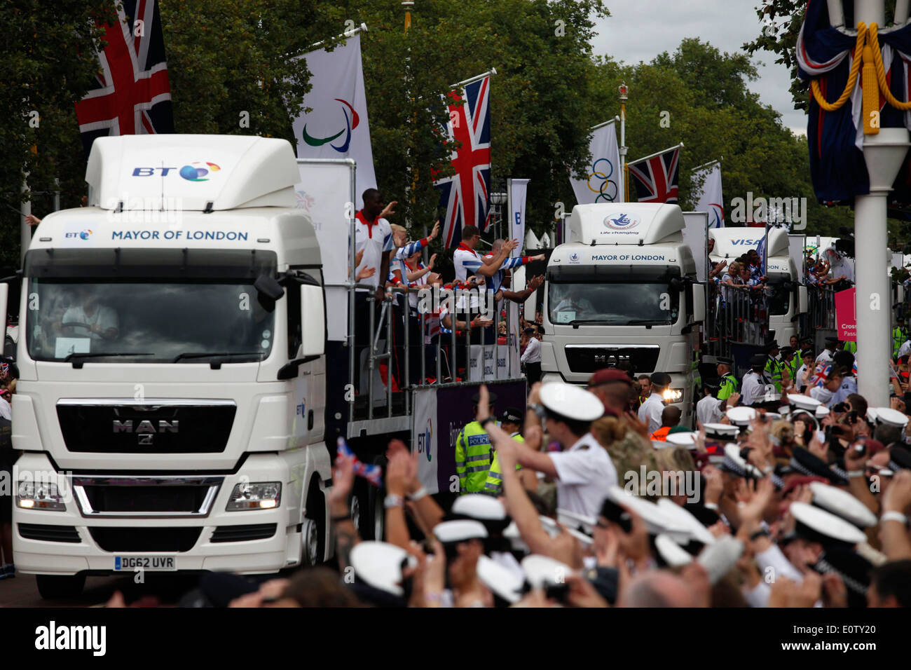 Crowds cheer as the parade passes through The Mall during the London ...