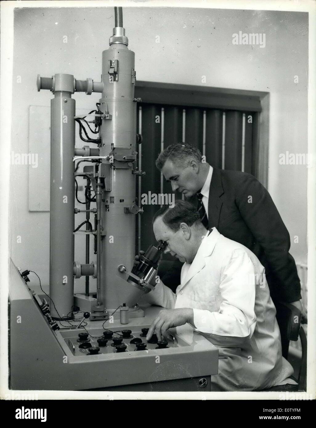Oct. 06, 1960 - Opening Of The Electron Microscopy Unit At St. Thomas ...