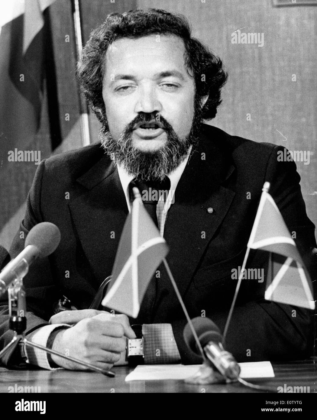 Politician speaking hi-res stock photography and images - Alamy