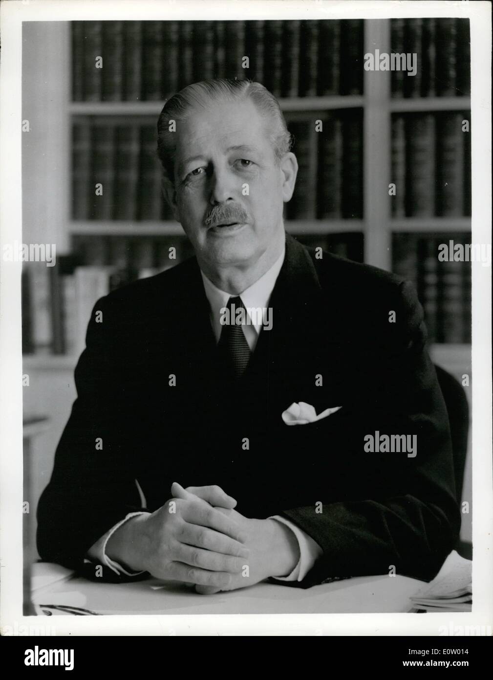 Oct. 10, 1960 - Flying to Bermuda: Mr. Harold Macmillan, Britain's ...