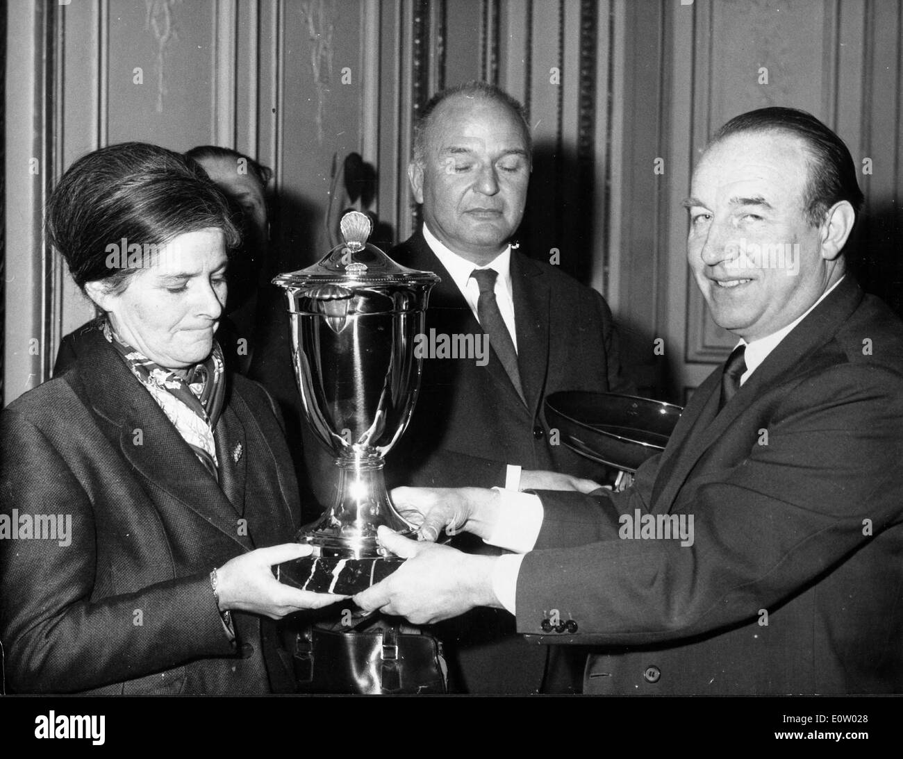 Receiving receive Black and White Stock Photos & Images - Alamy