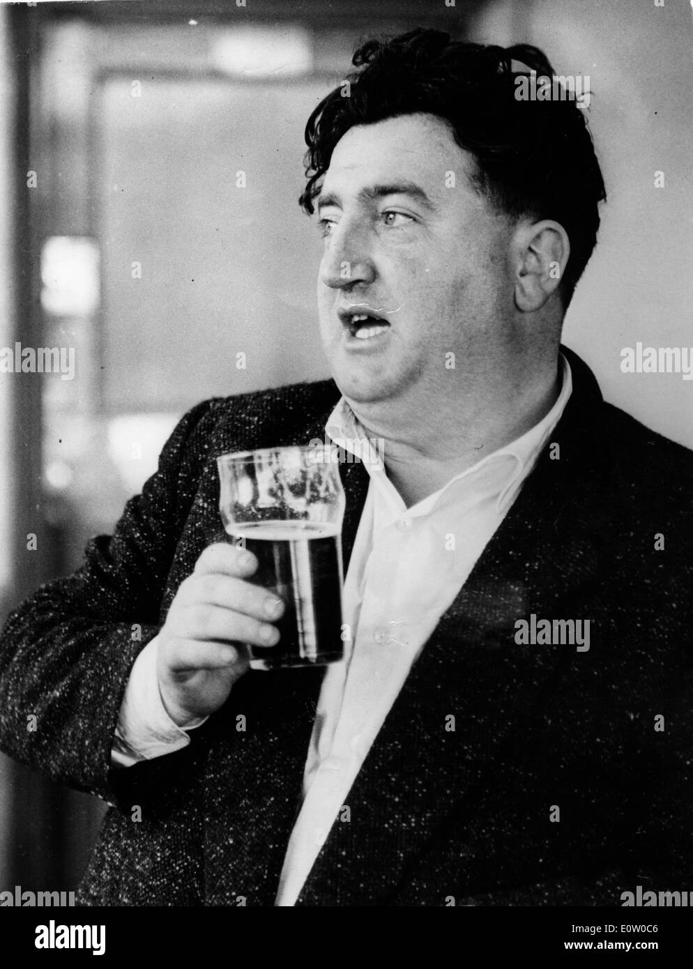 Irish writer Brendan Behan talking with a drink in hand Stock Photo - Alamy