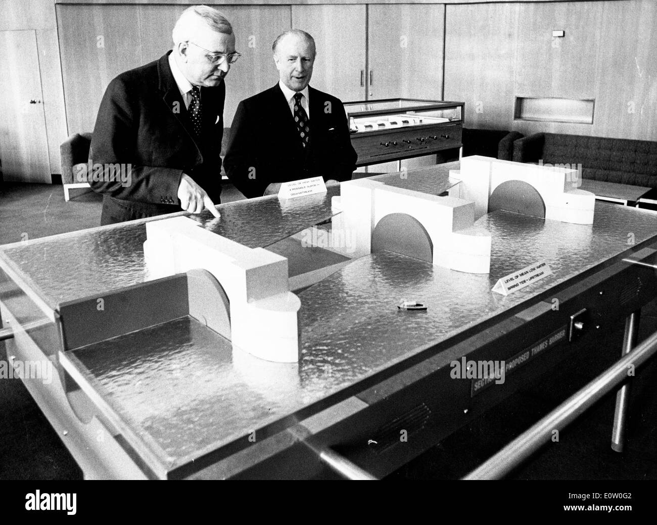 British people looking over Black and White Stock Photos & Images - Alamy