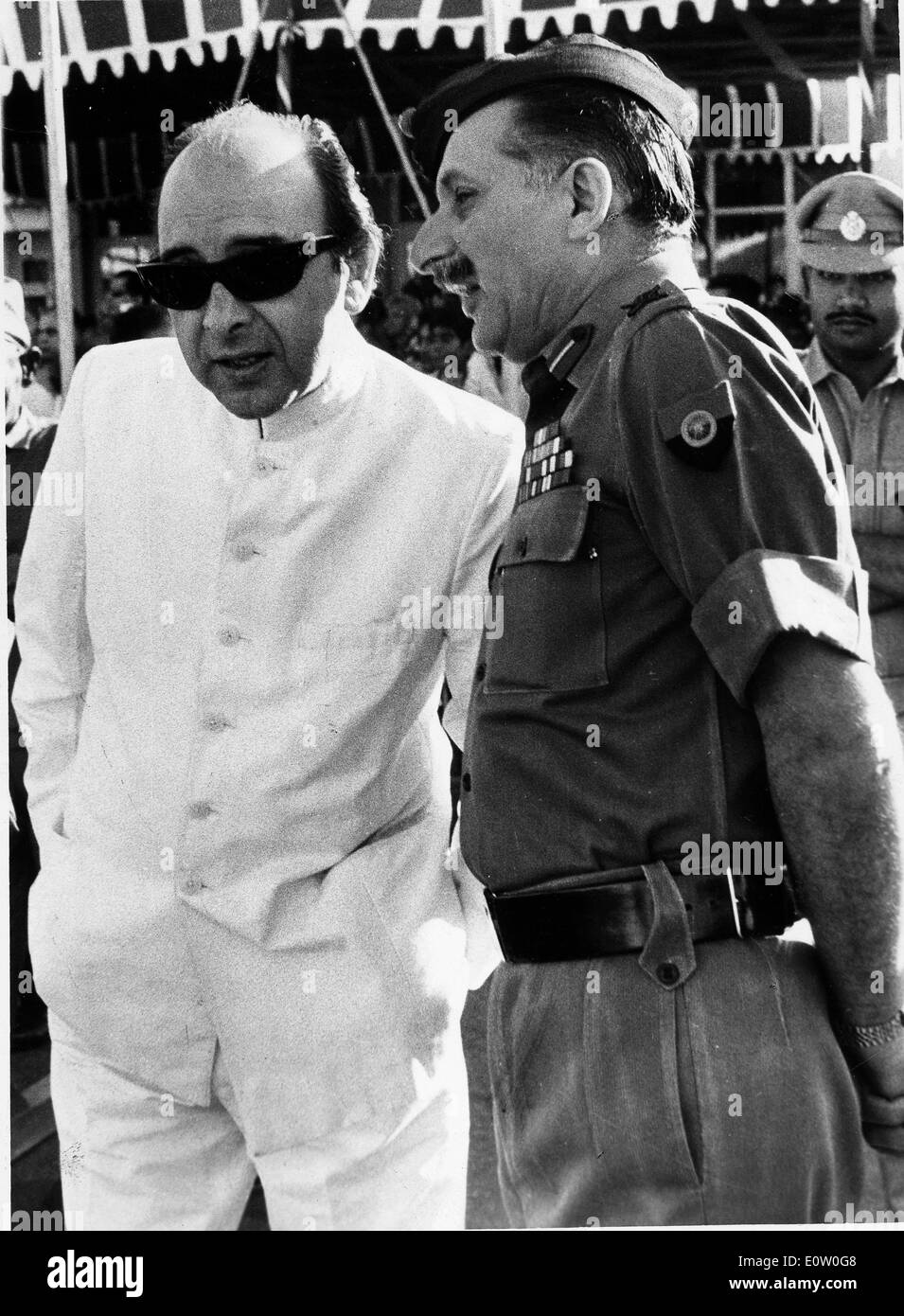 Field Marshal Sam Manekshaw talks with friend Stock Photo - Alamy