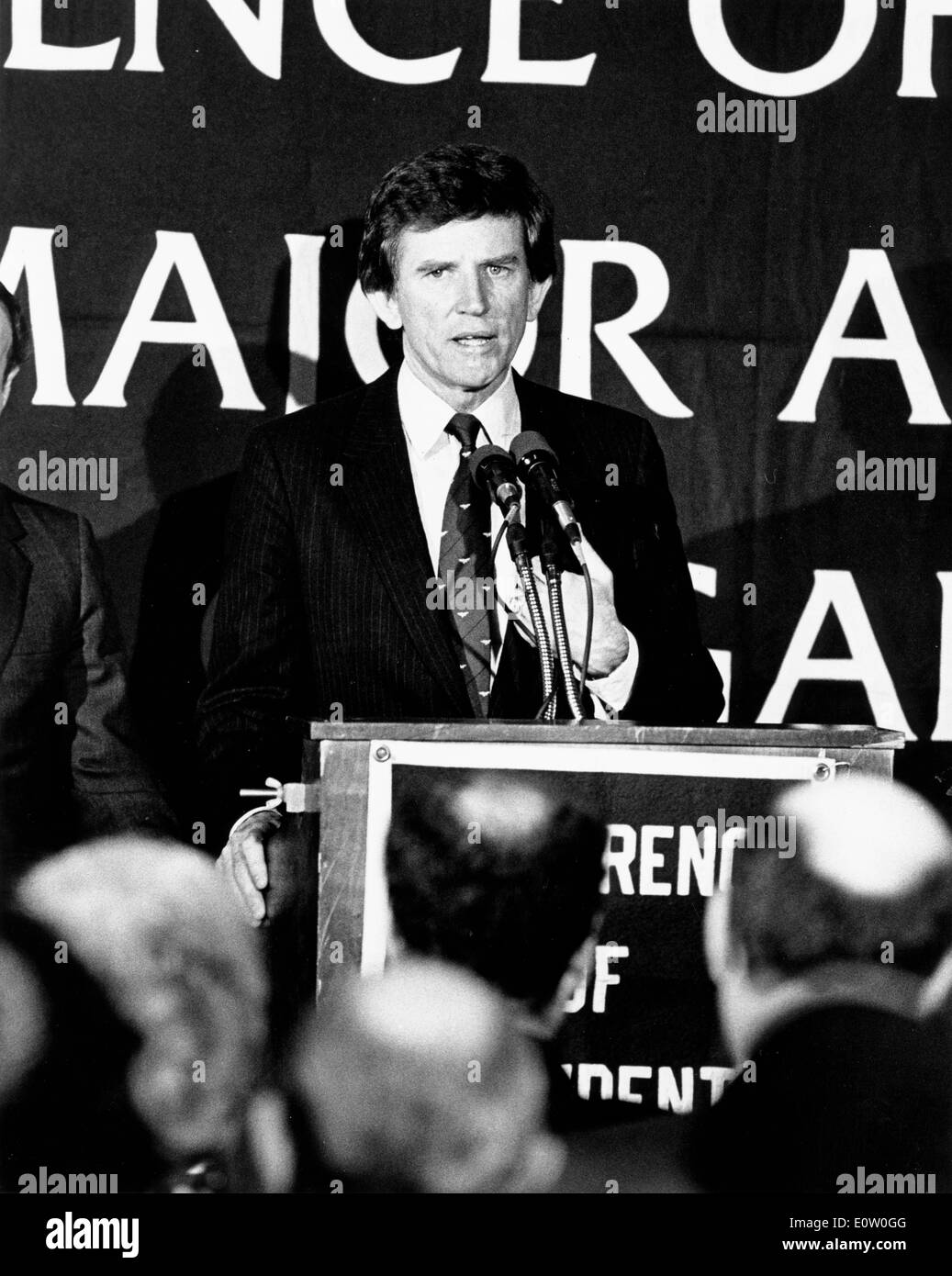 Senator Gary Hart speaks at press conference Stock Photo - Alamy