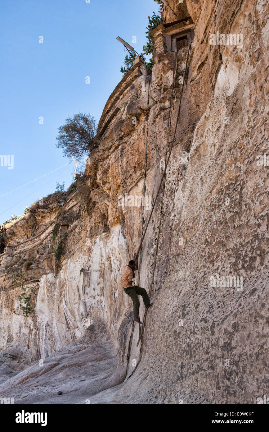 Rope climb hi-res stock photography and images - Alamy