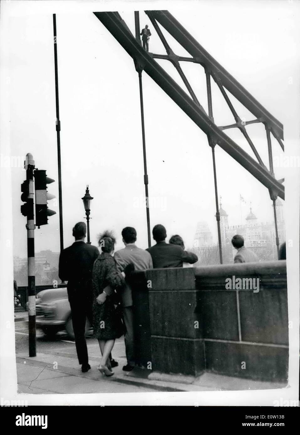 Nov. 11, 1960 - Sensation at tower bridge... Man says he intends to ...