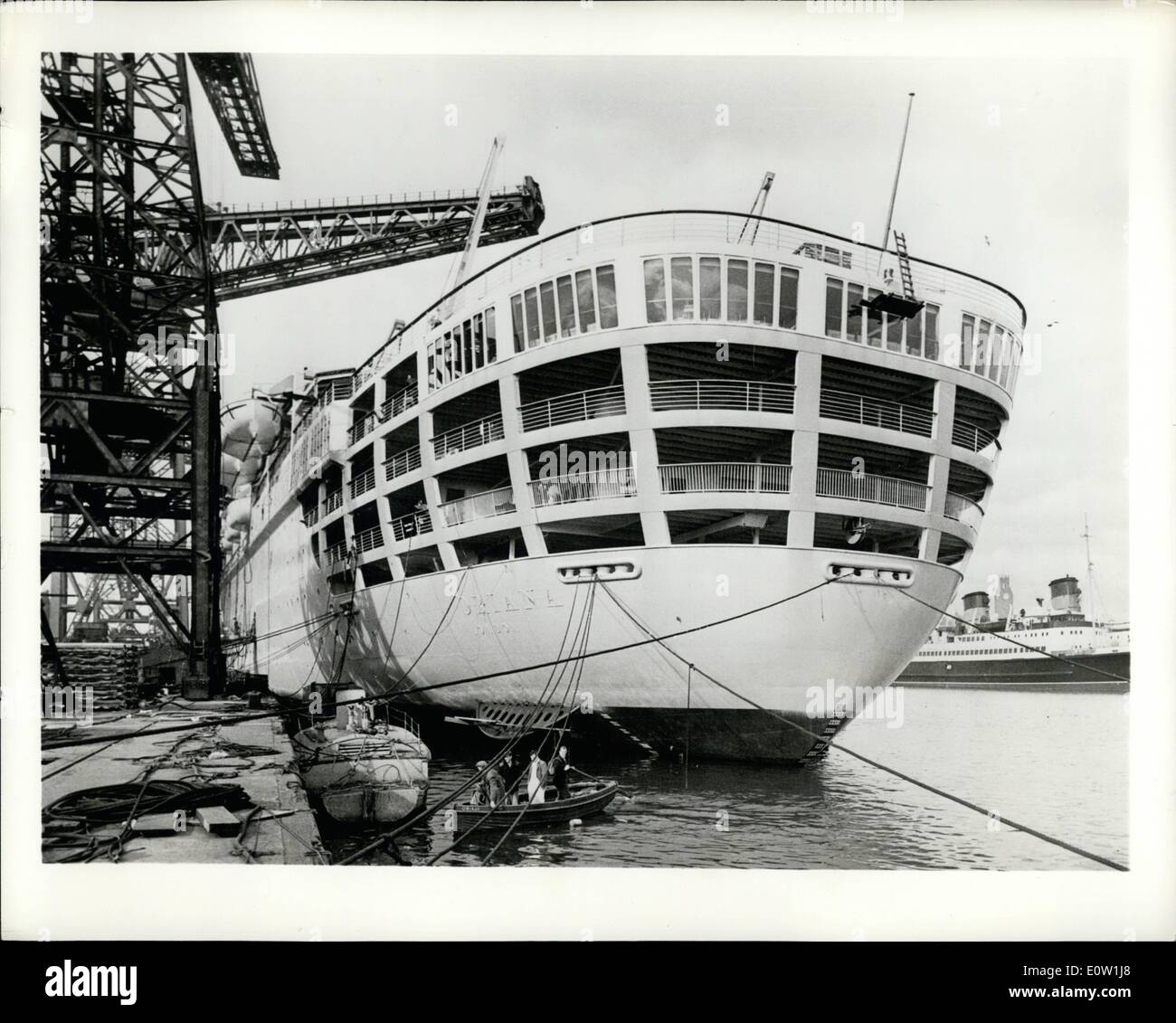 New look astern for british luxury liner hi-res stock photography and ...