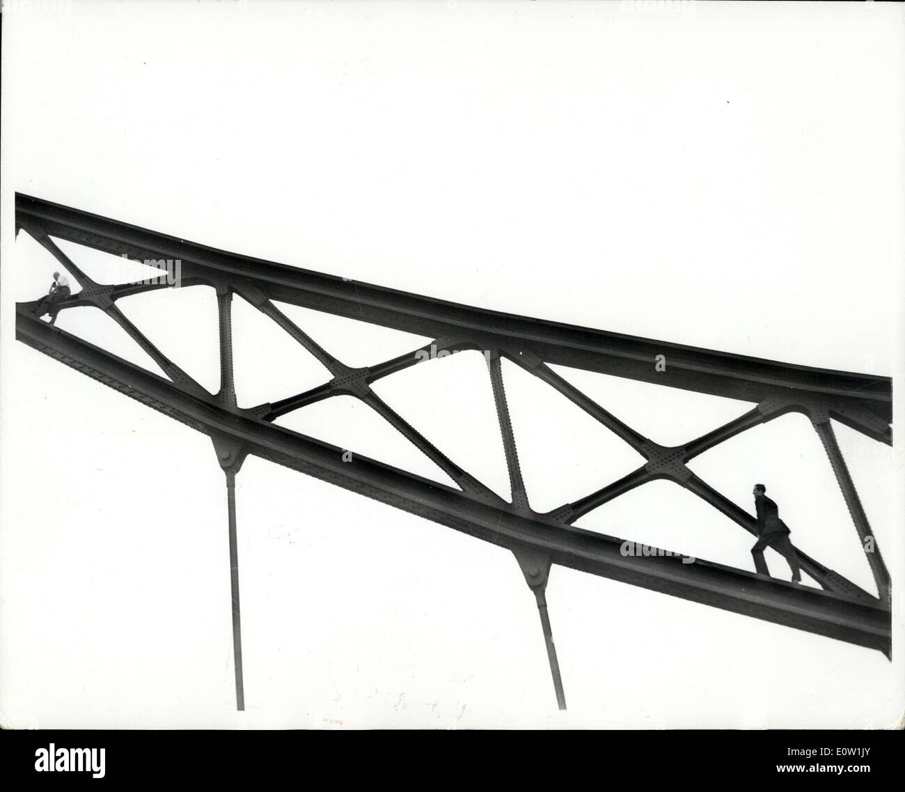Nov. 13, 1960 - Sensation At Tower Bridge.. Man Says He Intends To Dive ...