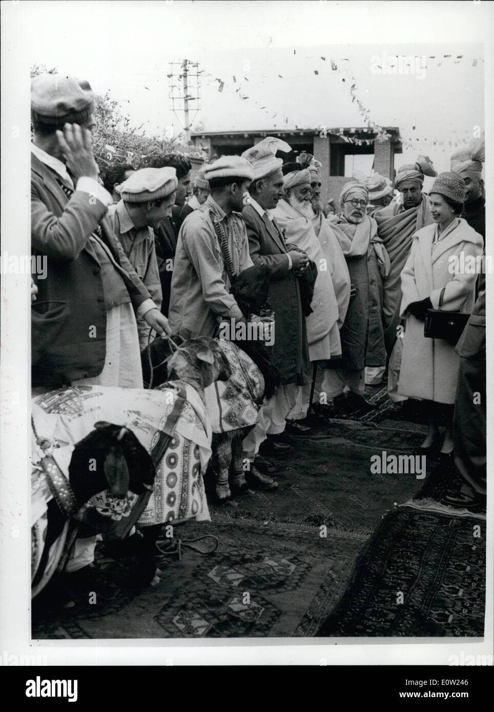 Queen elizabeth ii visit pakistan hi-res stock photography and images ...