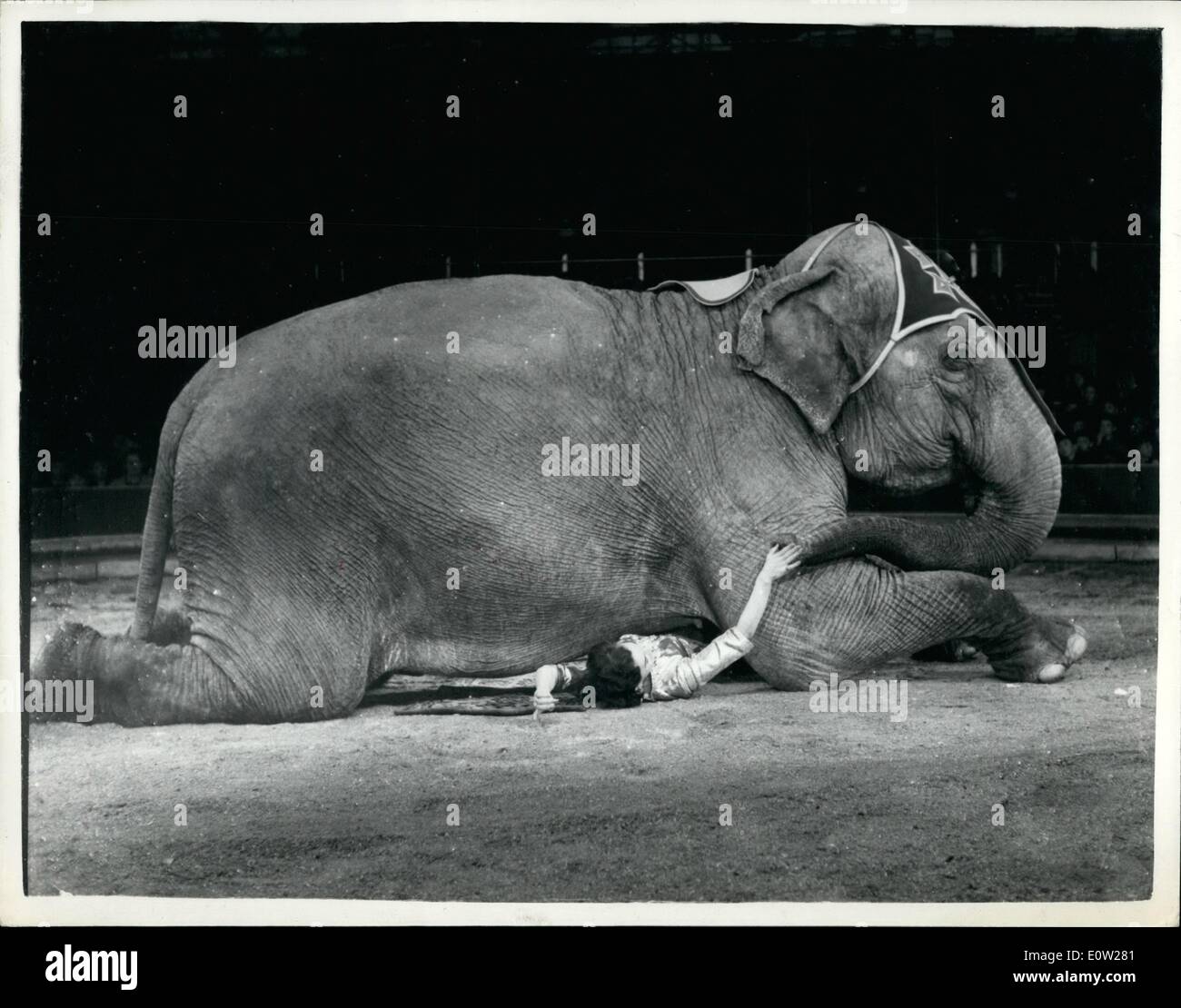 Children attend bertram mills circus rehearsal hi-res stock photography ...