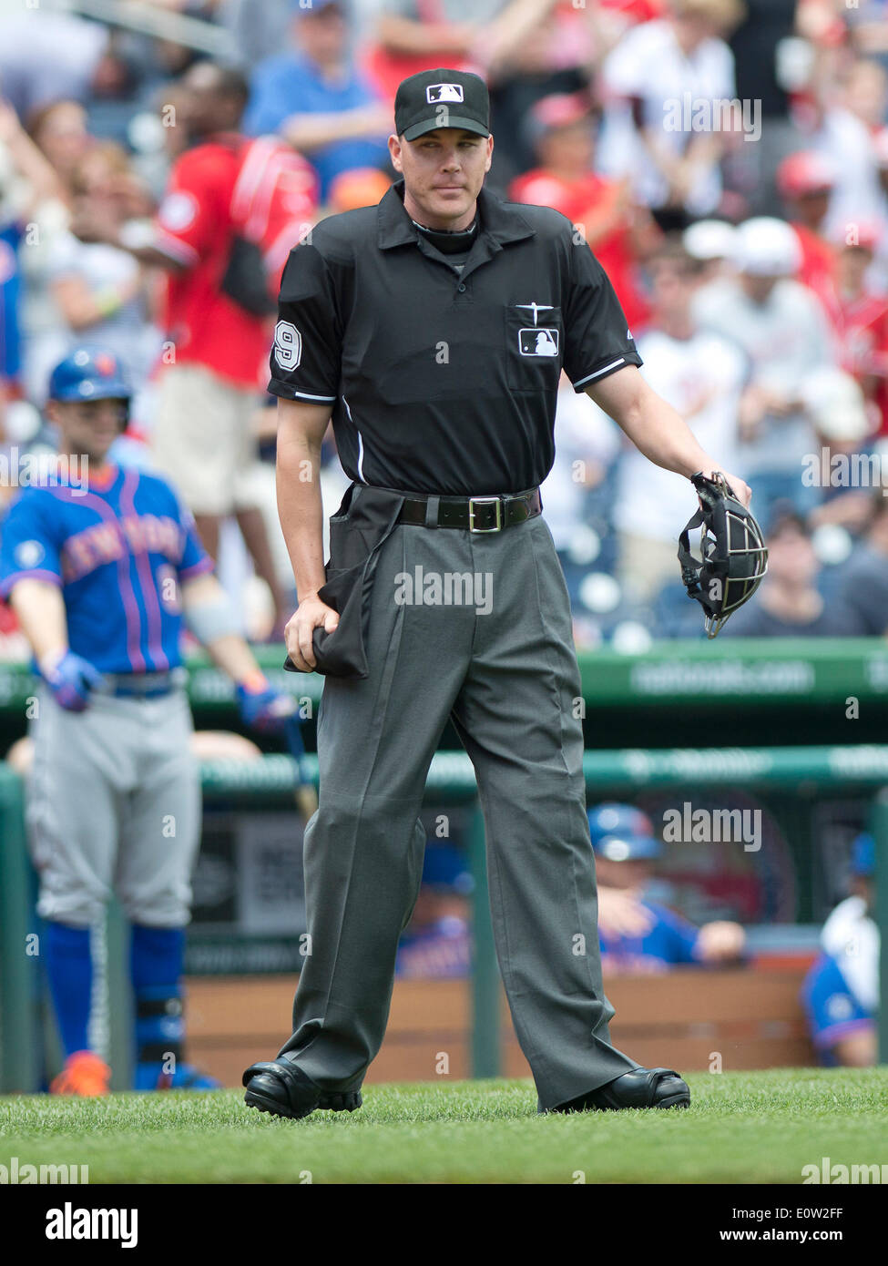 Home plate umpire jon byrne hi-res stock photography and images - Alamy
