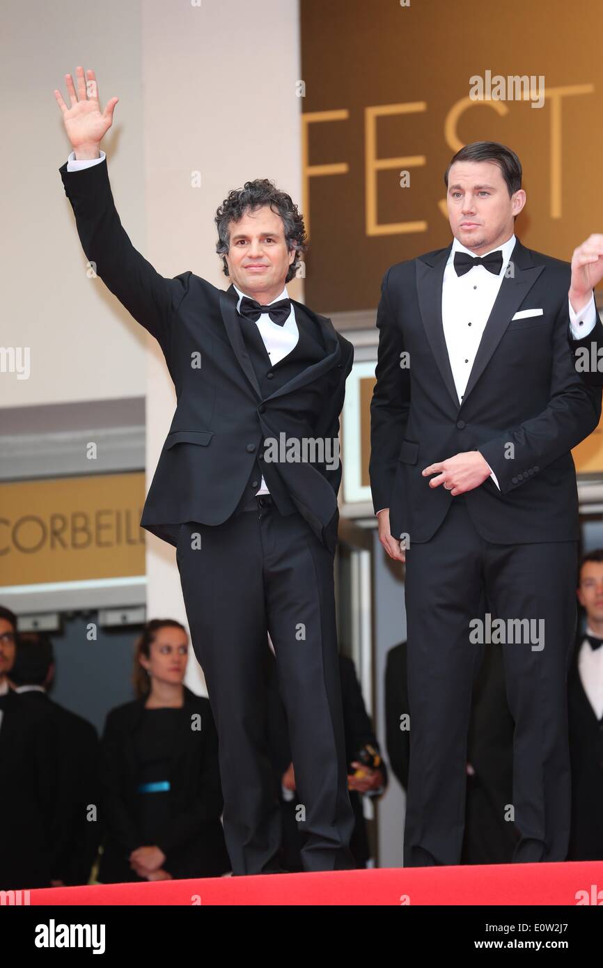 Actors Mark Ruffalo and Channing Tatum (r) attend the premiere of ...