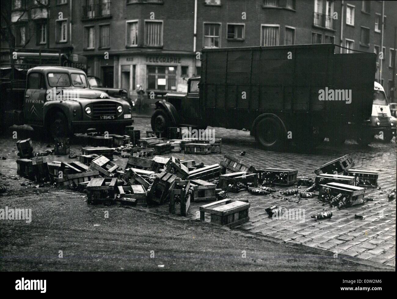 1960 paris hi-res stock photography and images - Alamy