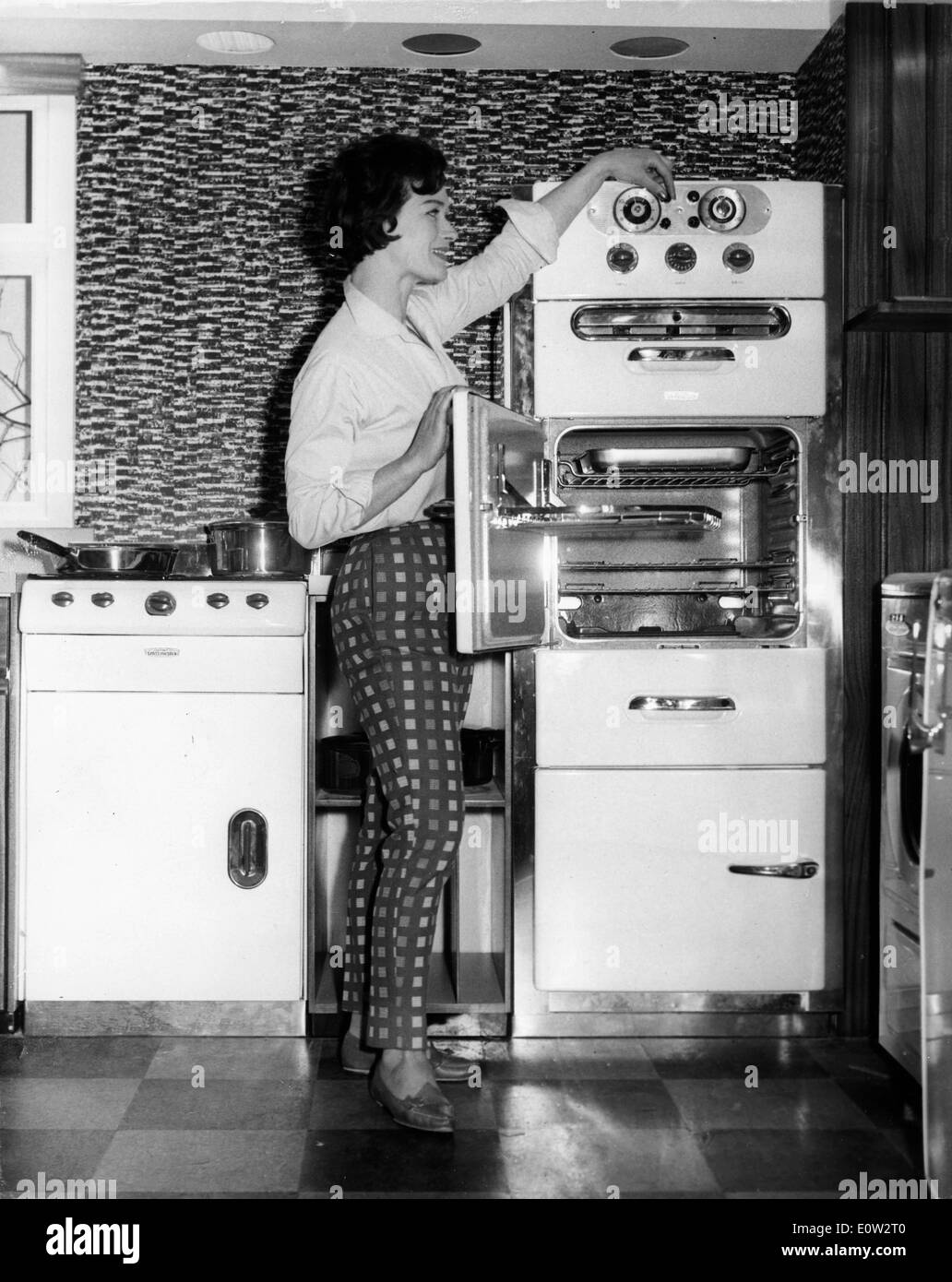 Split-Cooker on display Stock Photo - Alamy