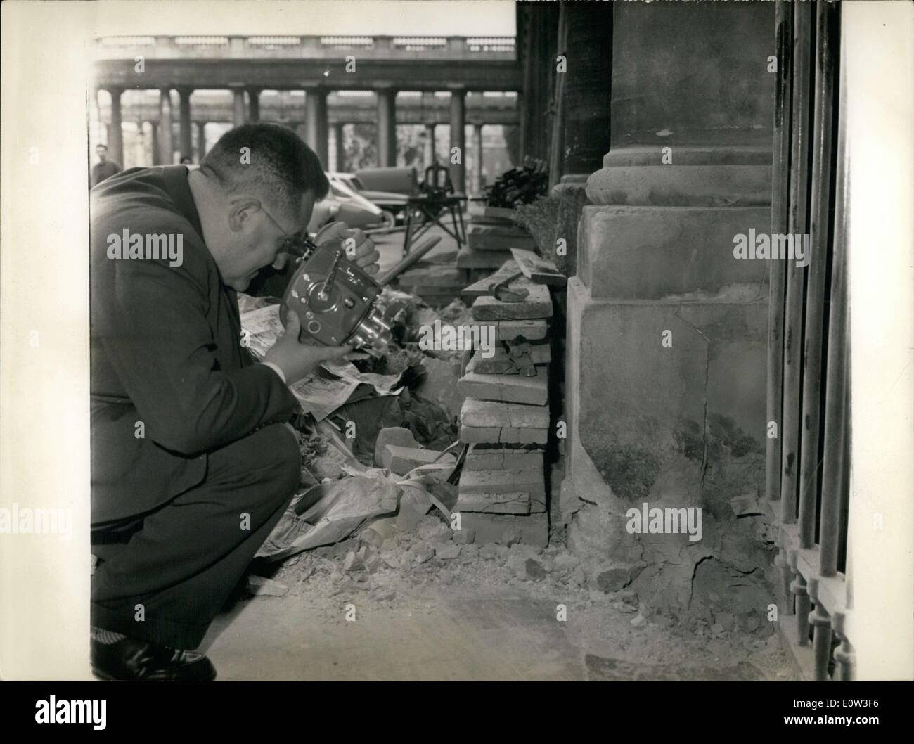 1961 paris hi-res stock photography and images - Alamy