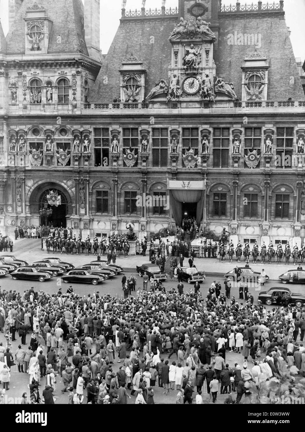 People gathered hall Black and White Stock Photos & Images - Alamy