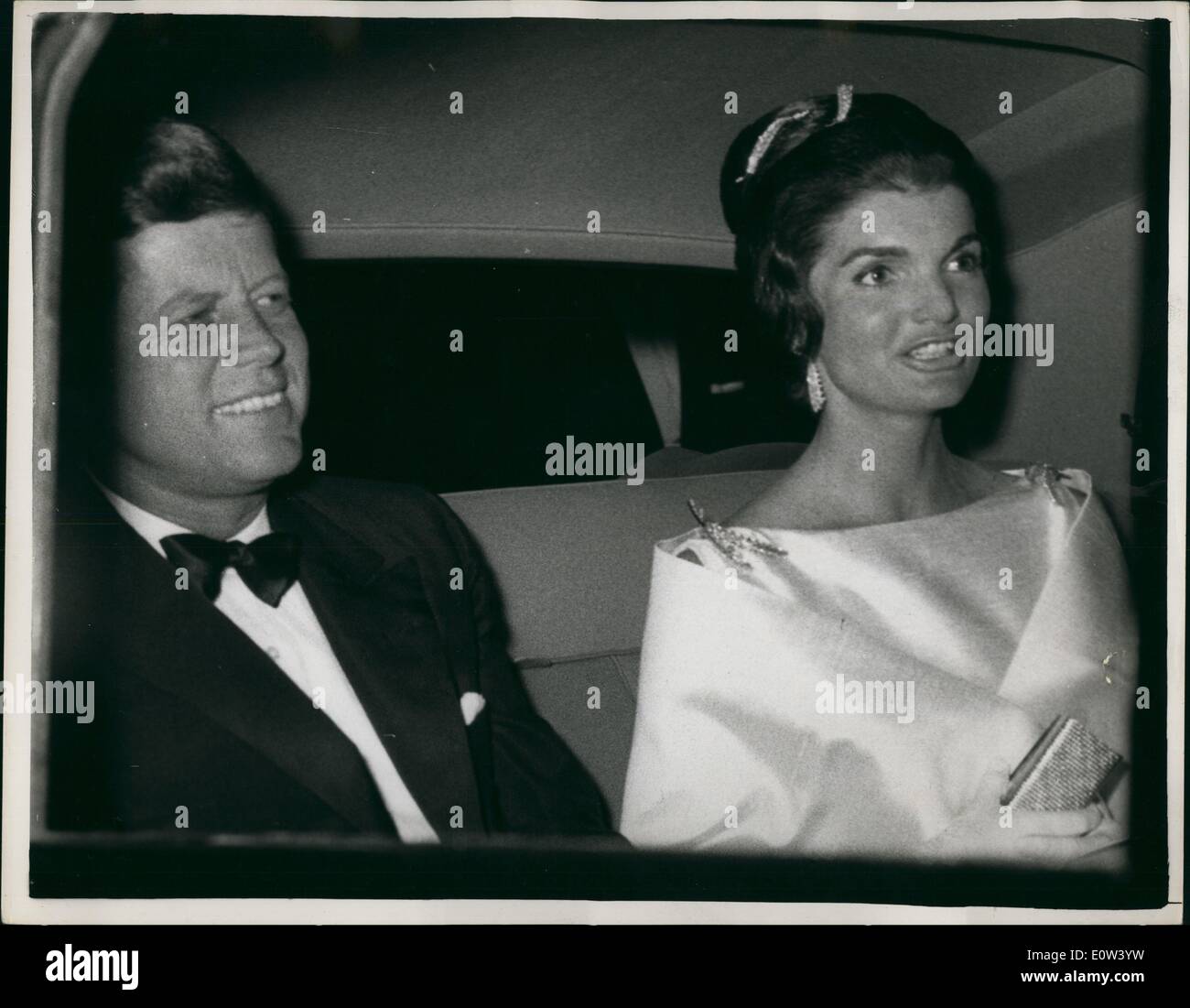Jun. 06, 1961 - Jack takes Jackie to meet the Queen: President John F ...