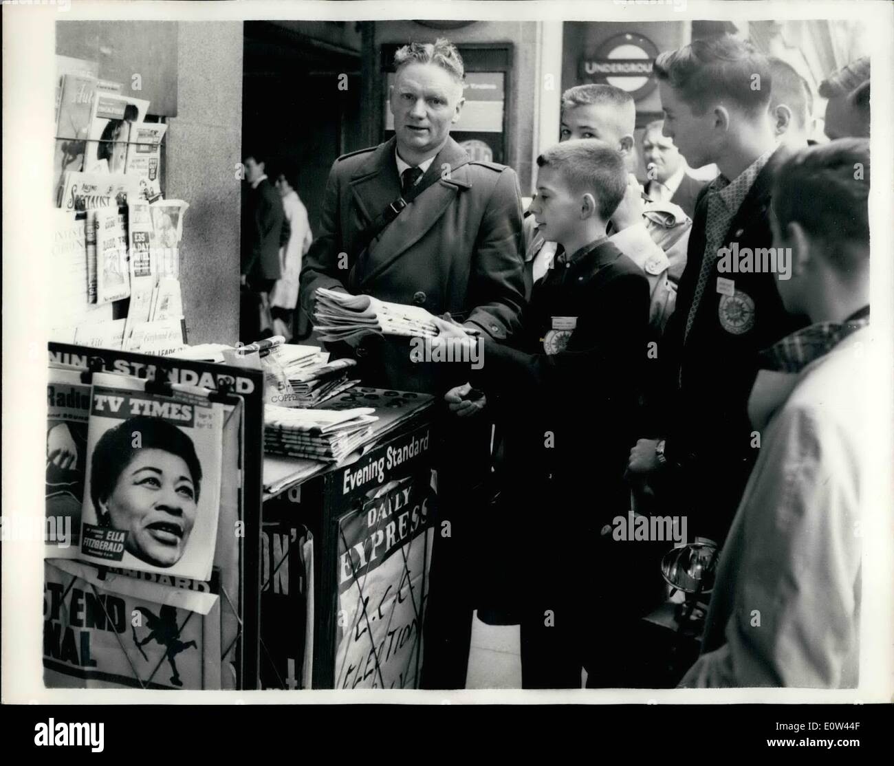 1961 newspaper london hi-res stock photography and images - Alamy