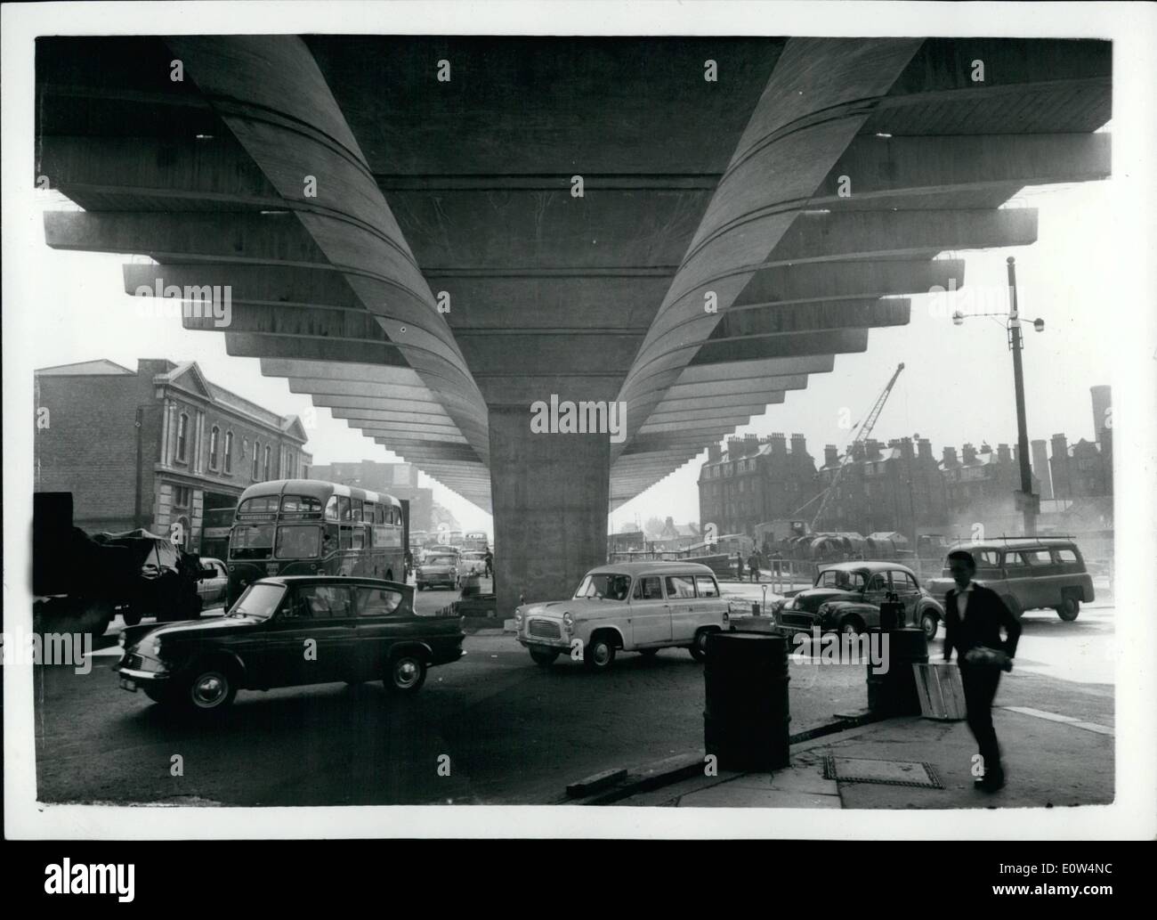 Jun. 06, 1961 - INSTALLATION OF FINAL UNIT OF HAMMERSMITH FLYOVER.. The ...