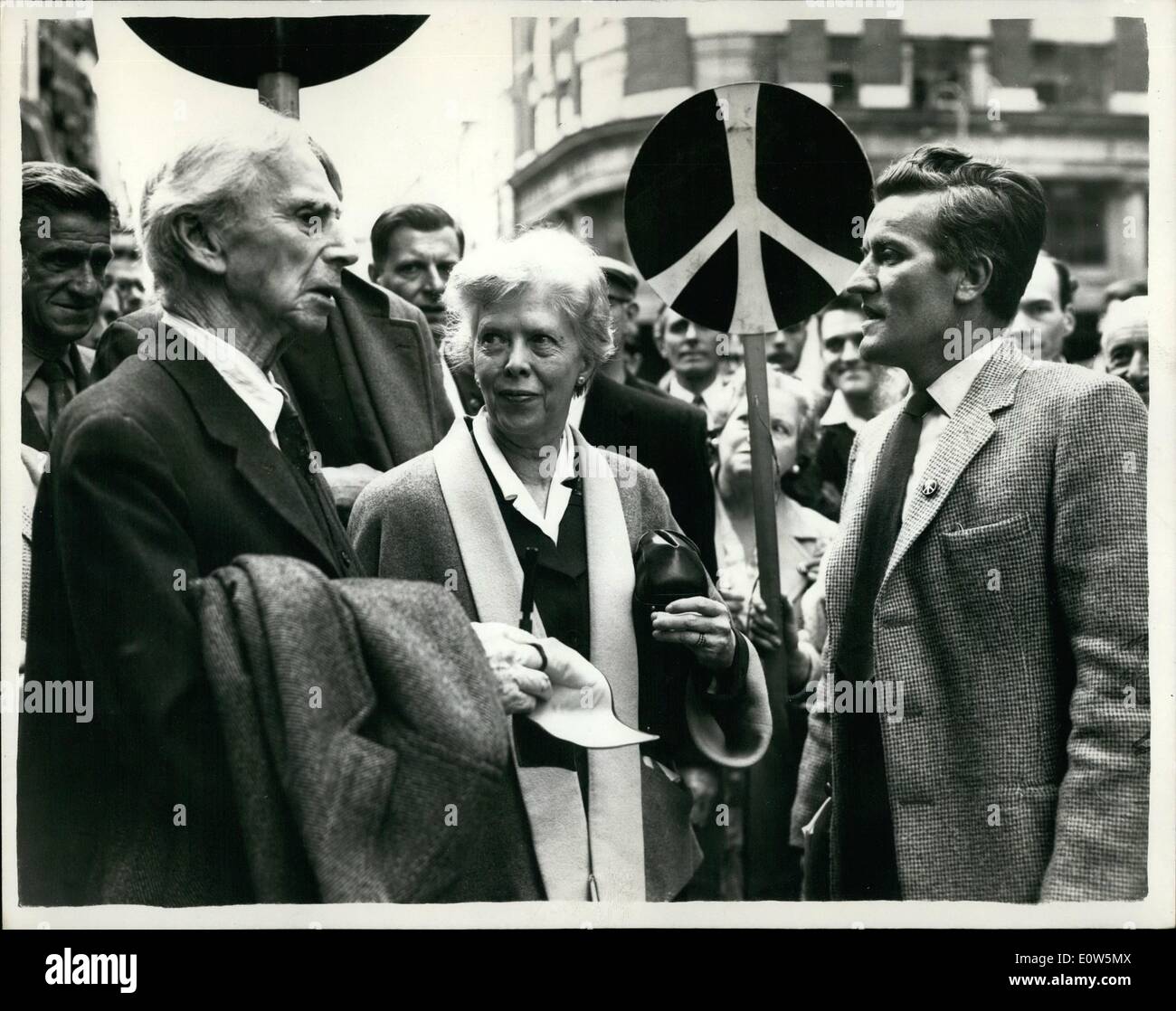 Ban the bomb hi-res stock photography and images - Alamy