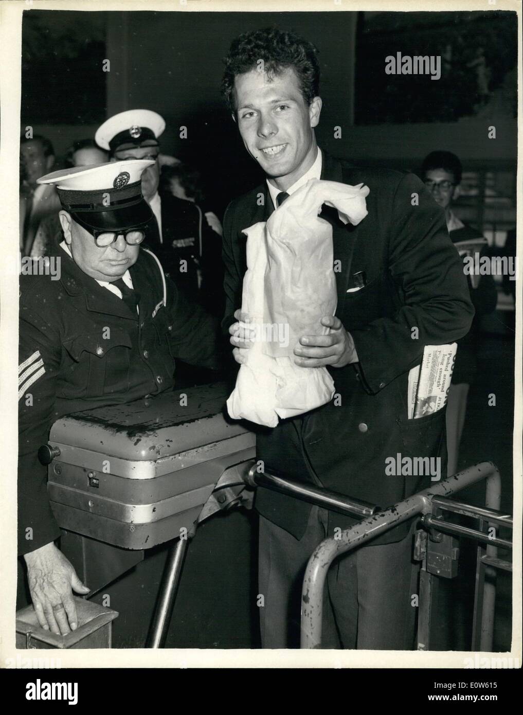 Jul. 27, 1961 - 27-7-61 500,000th visitor to the Soviet Trade Fair at ...