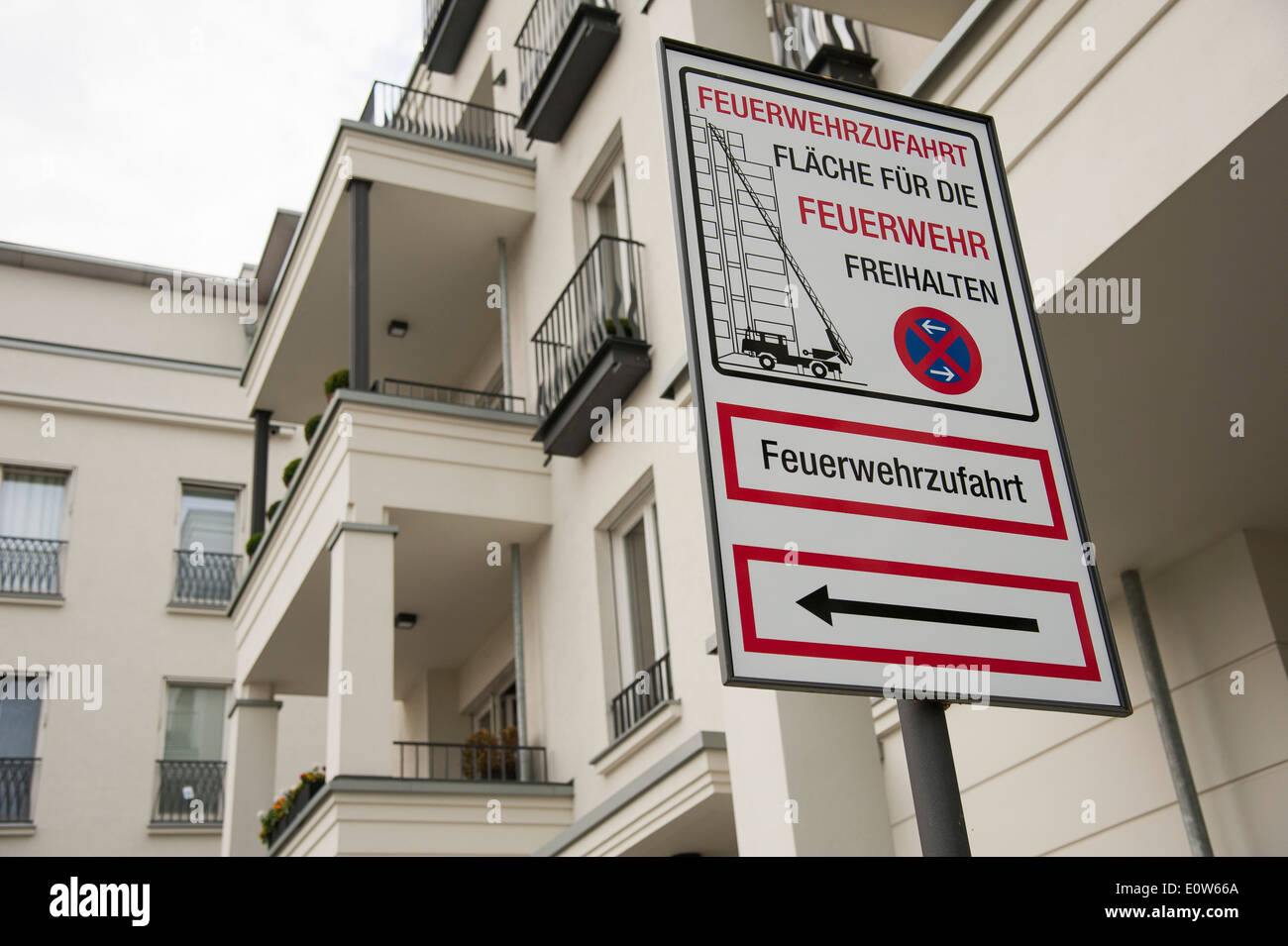 Fire department access sign hi-res stock photography and images - Alamy