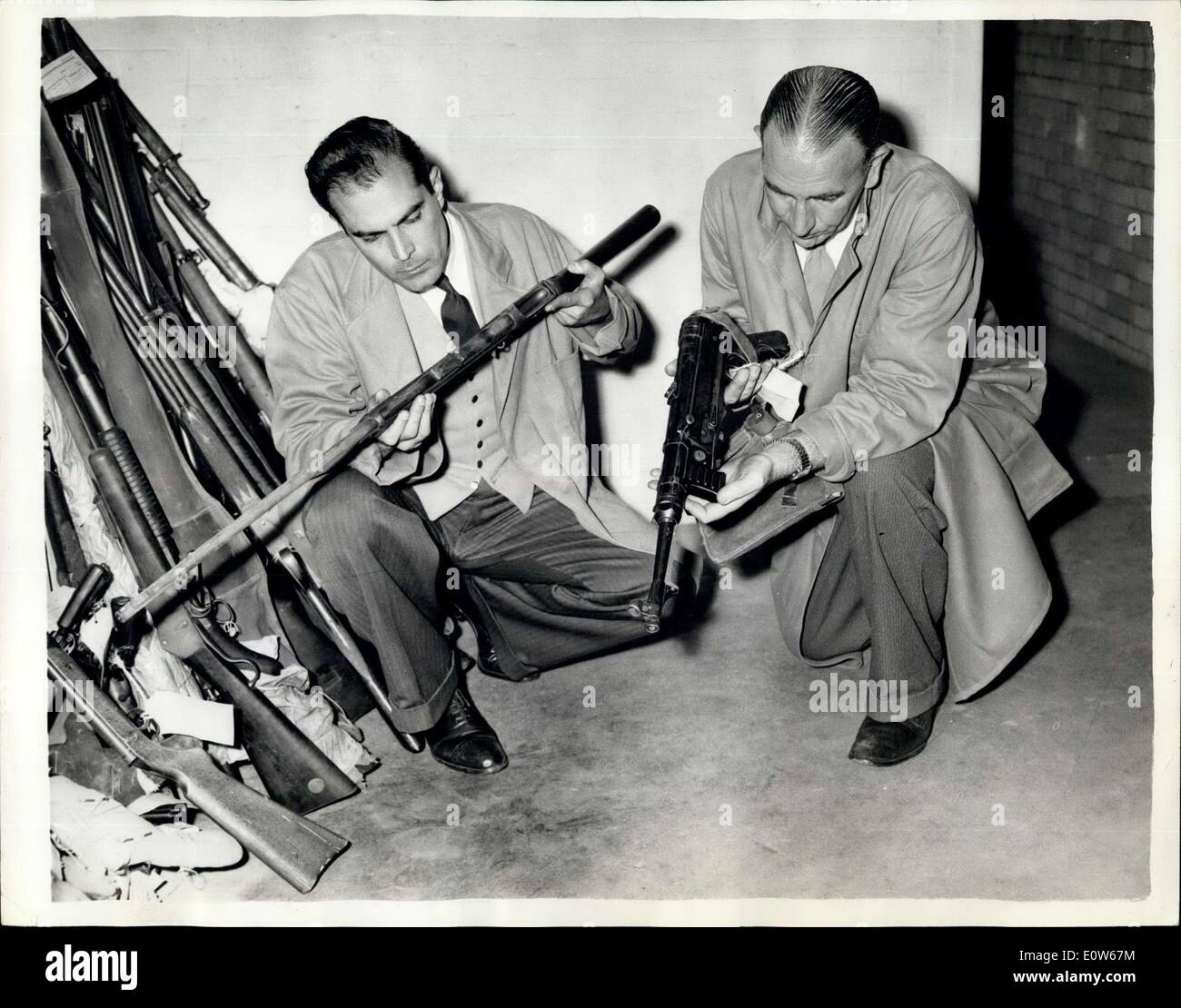 Call to arms guns hi-res stock photography and images - Alamy