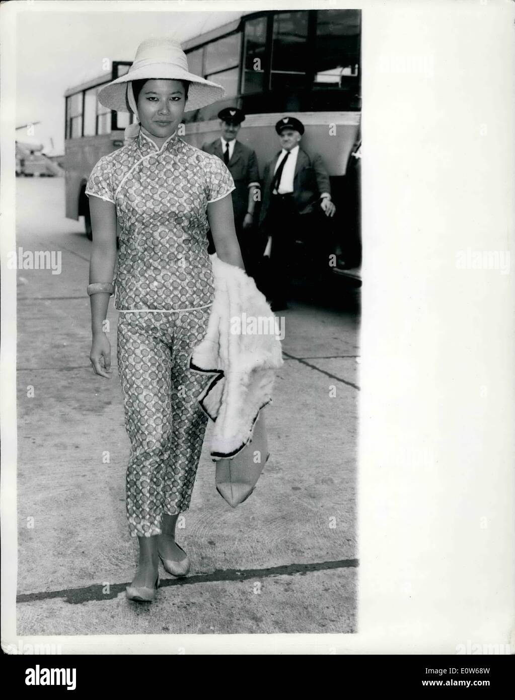 Aug. 08, 1961 - Actress Tsai Chin Arrives In London For Appearance At ...