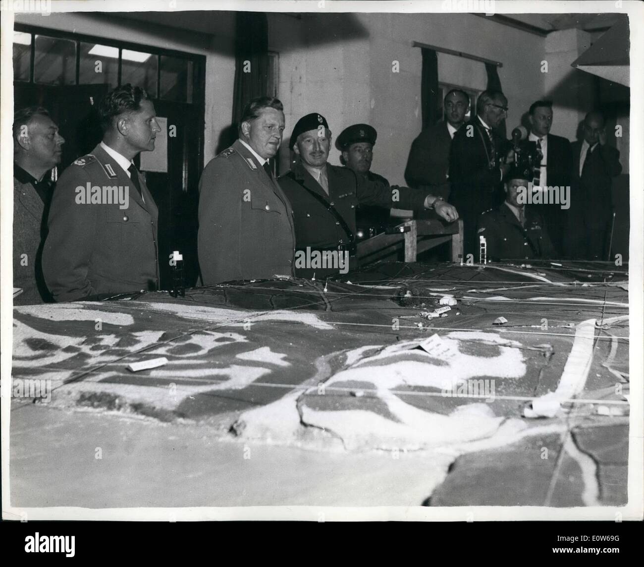 Aug. 08, 1961 - German colonel inspects range in wales where his tanks ...
