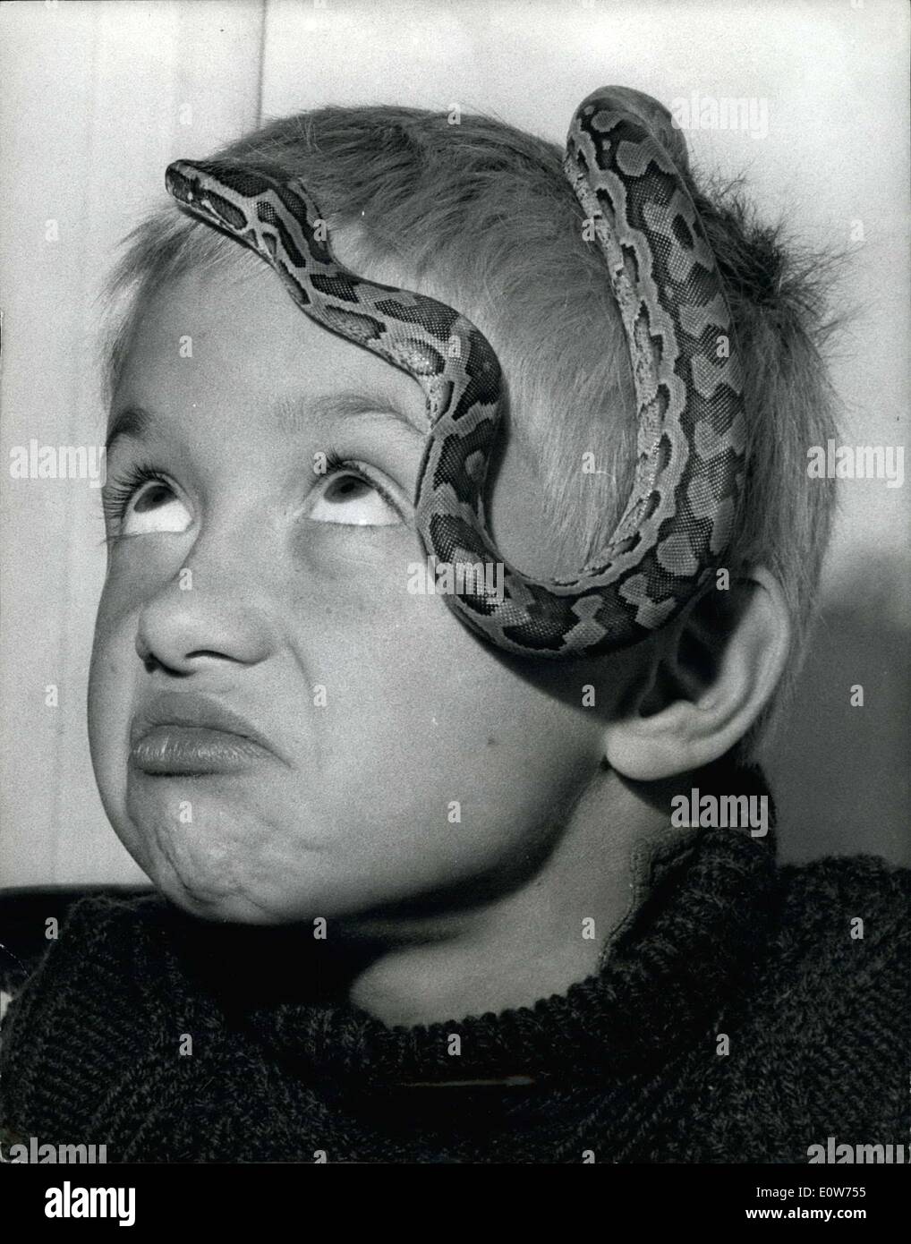 Children with snake hi-res stock photography and images - Alamy