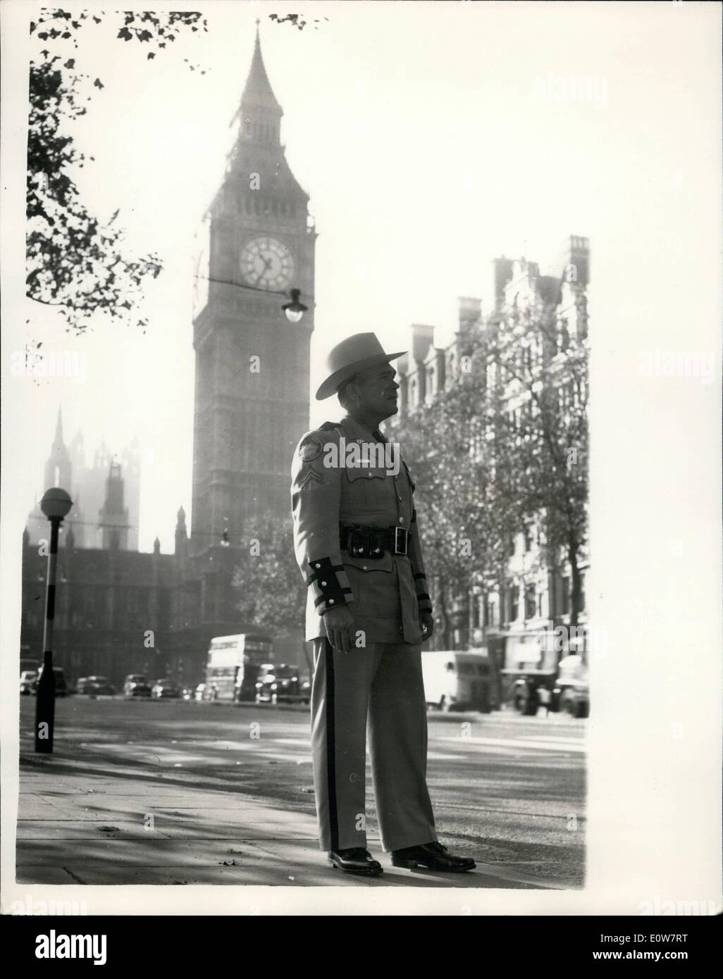Uniformed patrolman hi-res stock photography and images - Alamy