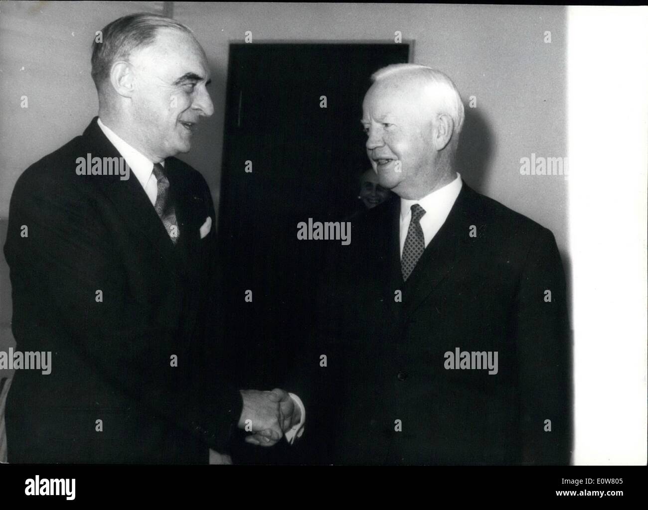 Jan. 01, 1962 - General Clay visits Bundesprasident Lubre in West ...