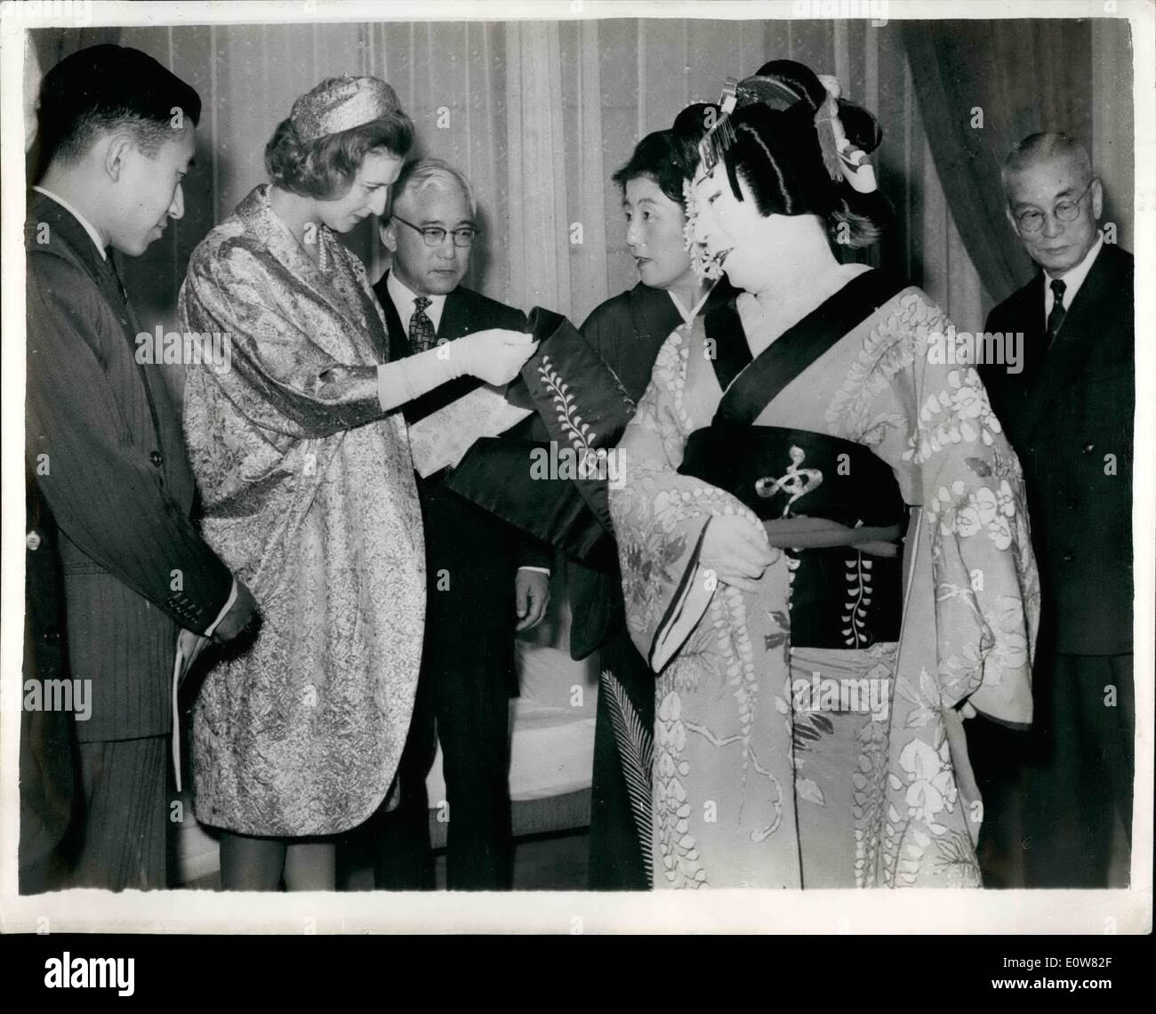 Nov. 11, 1961 - PRINCESS ALEXANDRA VISITS KABUKI THEATRE - TOKYO ...