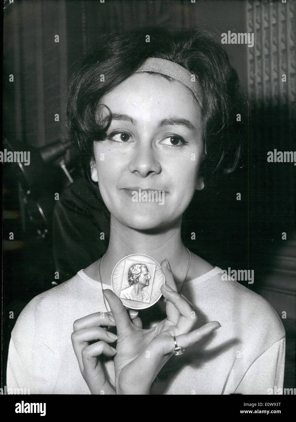 Dec. 12, 1961 - Suzanne Bianchetti Award goes to Young Actress: The ...