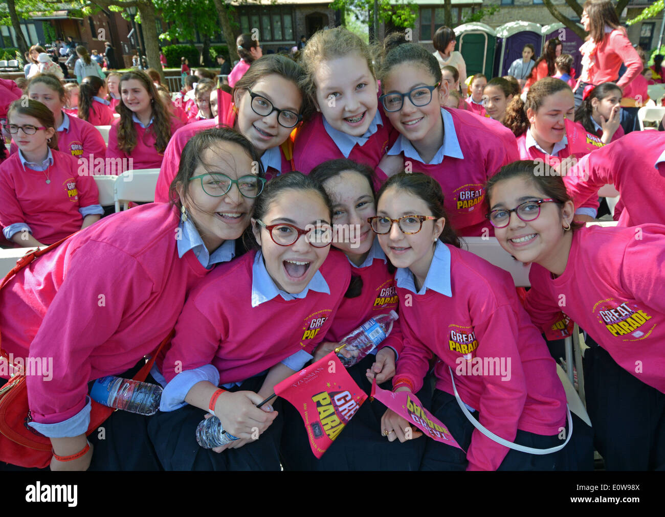 Religious Jewish girls in the audience of the Lag B'Omer parade in ...