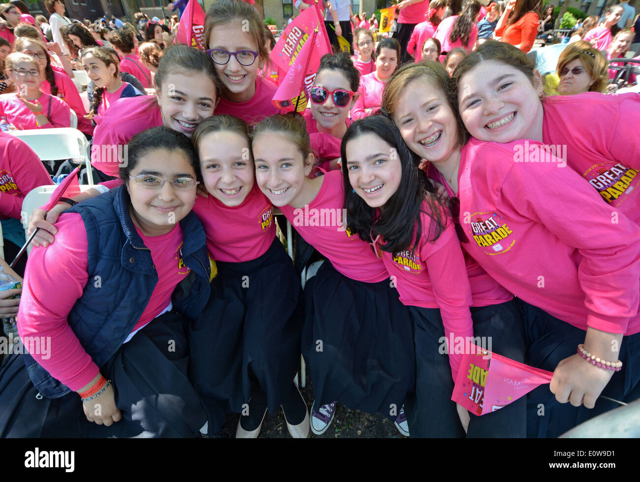 Religious Jewish girls in the audience of the Lag B'Omer parade in ...