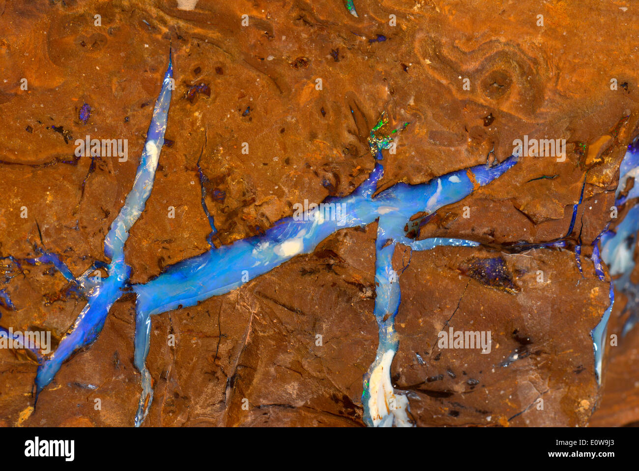 Opal. Fissures in rock Stock Photo - Alamy